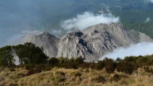 7 Devastating Volcanic Eruptions That Reshaped the World – Devastating ...